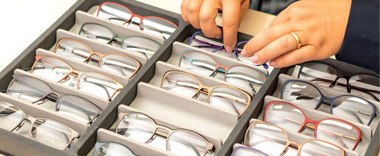 Pull-Up glasses case – The sample case that changes your presentation ...